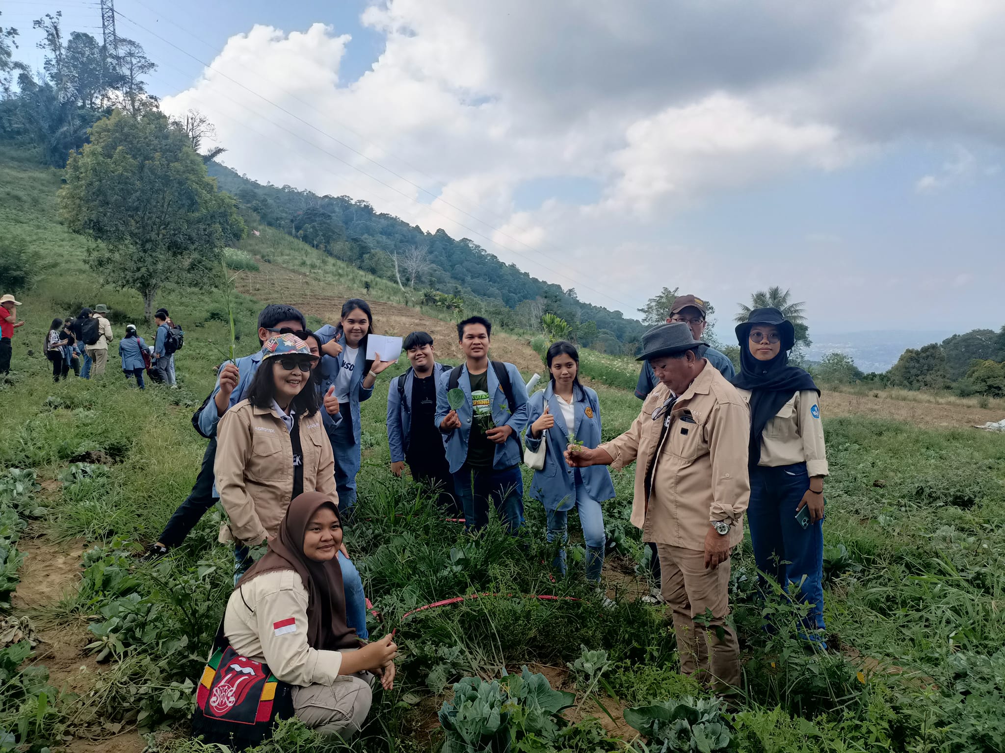 PRAKTEK KULIAH LAPANGAN DESA RURUKAN KOTA TOMOHON | Program Studi ...